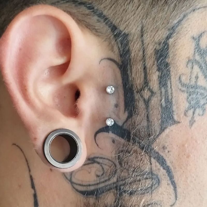 tout savoir sur le piercing de surface au tragus